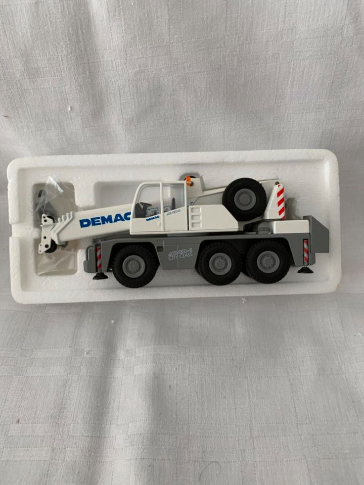 DEMAG AC 40 CityClass Teleskopkran Mod. 2093, M 1:50, Mannesmann in ... DEMAG AC 40 CityClass Teleskopkran Mod. 2093, M 1:50, Mannesmann in ...